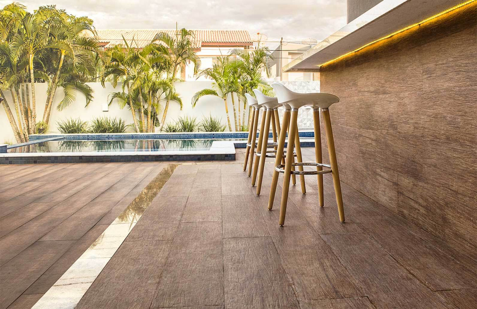 Porcelanato amadeirado: 11 ambientes para te inspirar | Blog Telhanorte